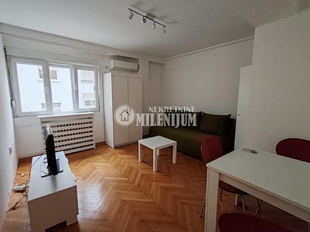 Renovirana garsonjera u centru Beograda ID#2098