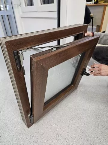JEDNOKRILNI PVC PROZOR 60 X 80 TAMNO BRAON