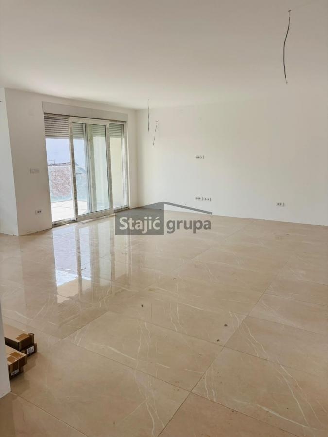 Novo Lux center - retko u ponudi