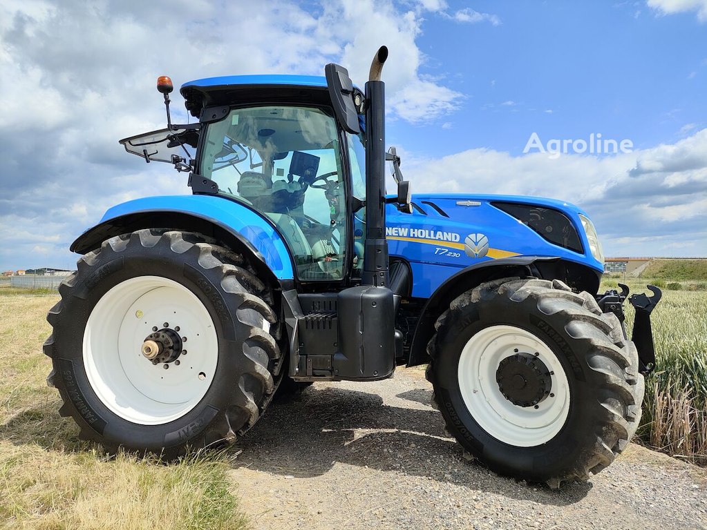 New Holland T7.230 traktor točkaš