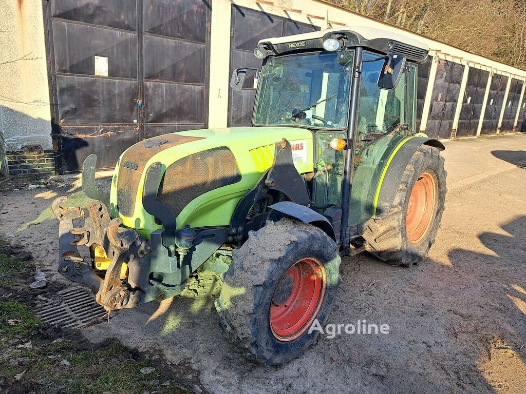 Prodaje se Claas NEXOS 240F 4X4 traktor točkaš na aukciji