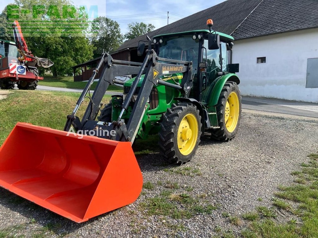 John Deere 5820 traktor točkaš