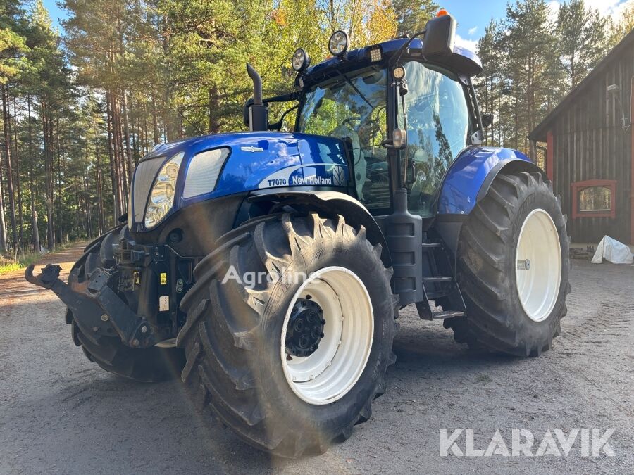 Prodaje se New Holland T7070 traktor točkaš na aukciji