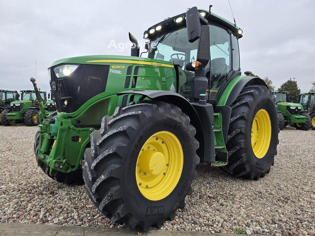 John Deere 6250R traktor točkaš