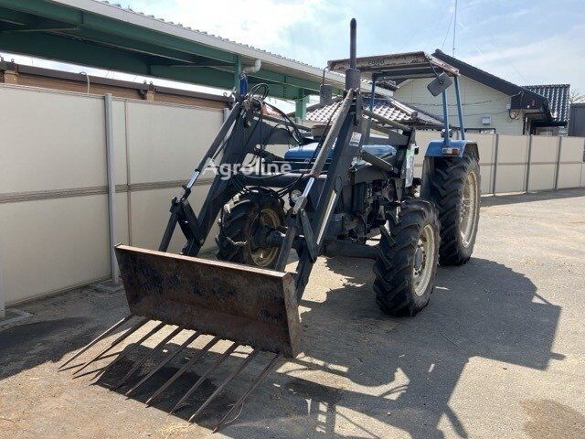 New Holland TRACTOR(NEW HOLLAND) traktor točkaš