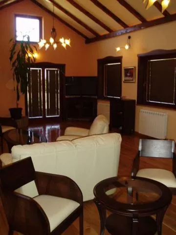 KLUB STO I FOTELJA E056
