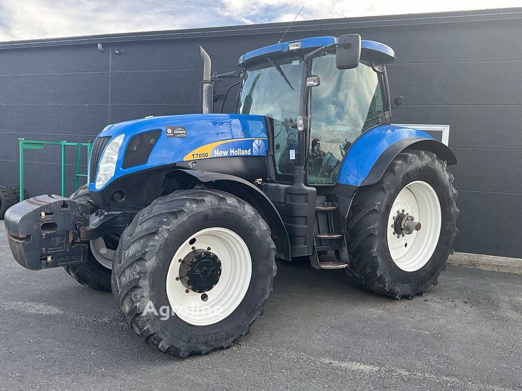 Prodaje se New Holland T7050 traktor točkaš na aukciji