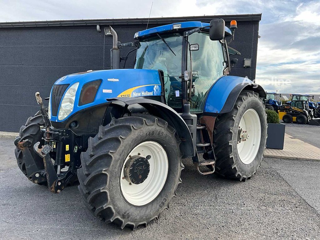 Prodaje se New Holland T7030 traktor točkaš na aukciji