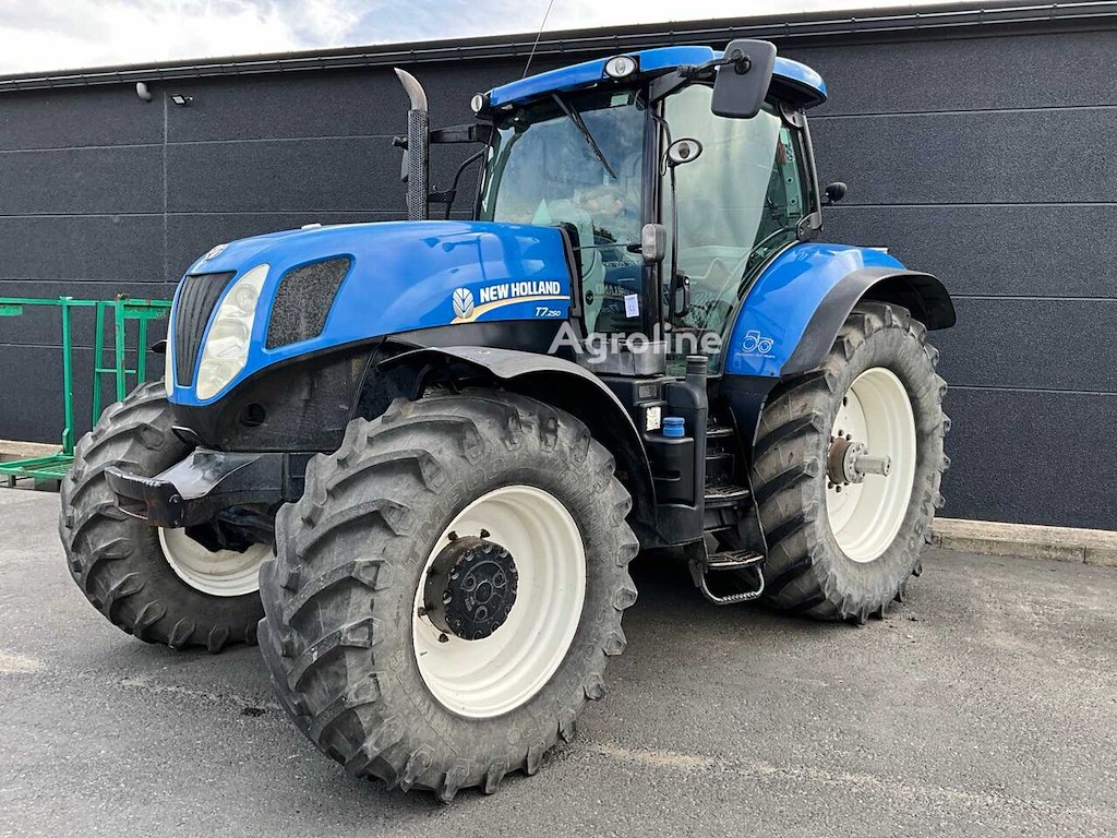 Prodaje se New Holland T7.250 traktor točkaš na aukciji