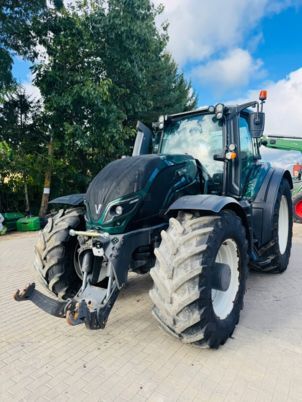 Valtra T214 Versu traktor točkaš