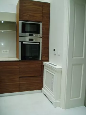DRVENA KUHINJA SA RADIJATOR MASKOM E064