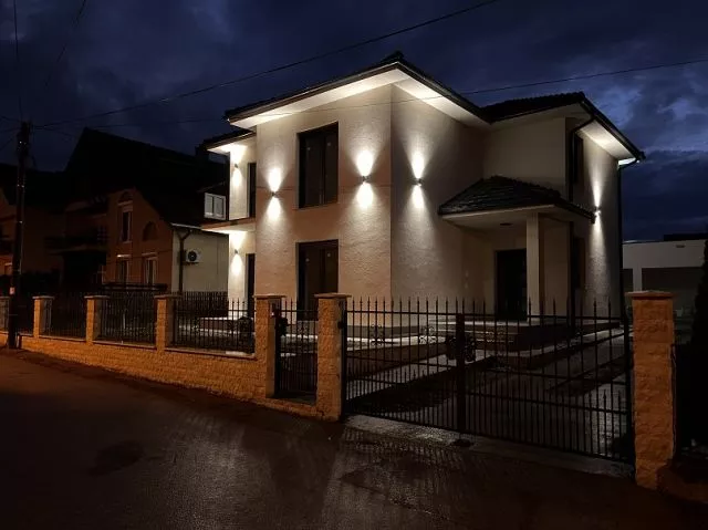 PRODAJEM NOVU LUX KUCU U ARANDJELOVCU-CENTAR
