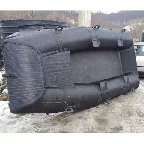 PLASTIČNI ČAMAC ZA 6 OSOBA