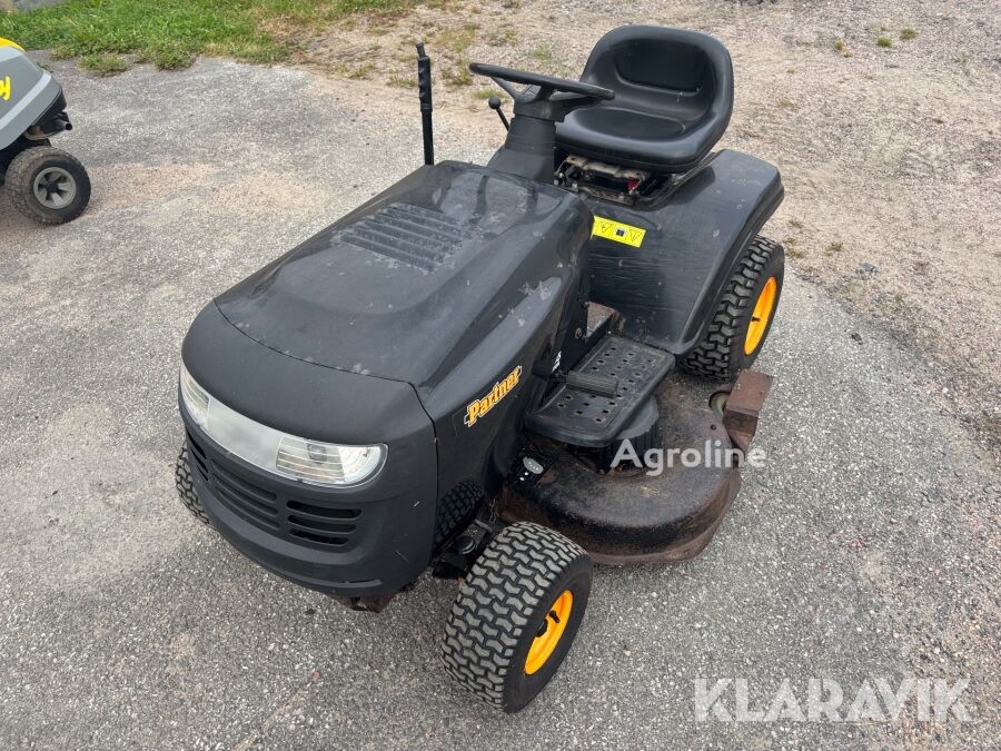 Prodaje se Partner P12107 traktor kosilica na aukciji