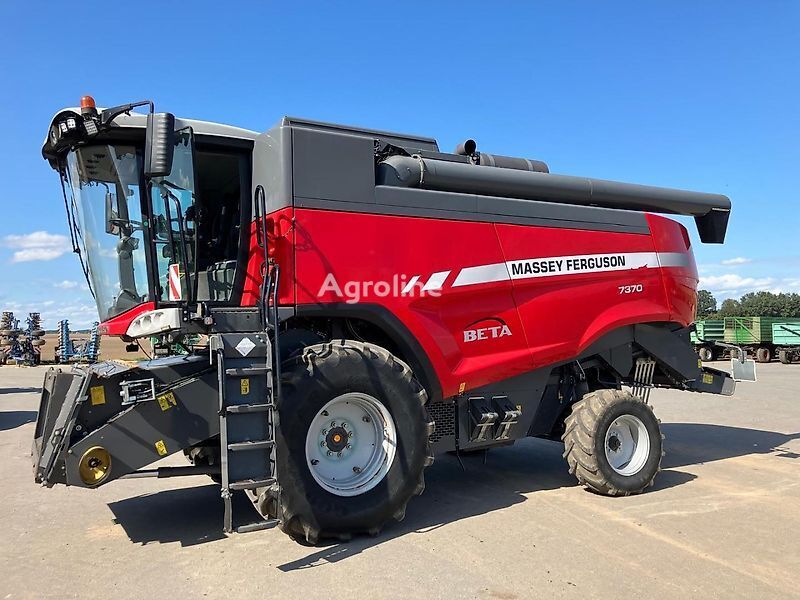 Massey Ferguson 7370 BETA kombajn za žito