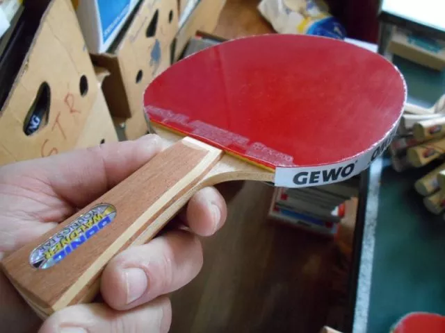 KVALITETAN REKET ZA STONI TENIS (HS B) ZA REKREATIVCE