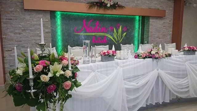SVEĆNJAK ZA DEKORACIJU PORED MLADENAČKOG STOLA M055