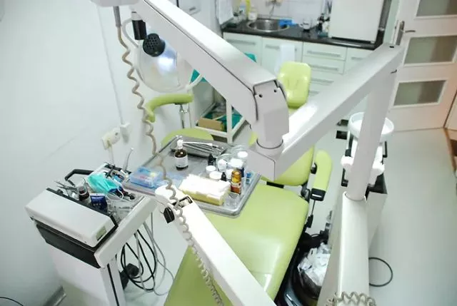 EKSTRAKCIJA IMPAKTIRANOG ZUBA - DENTALUX