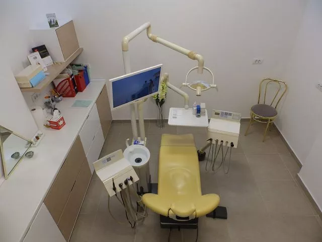 Fiberglas nadogradnja - Dental Studio Savić & Team