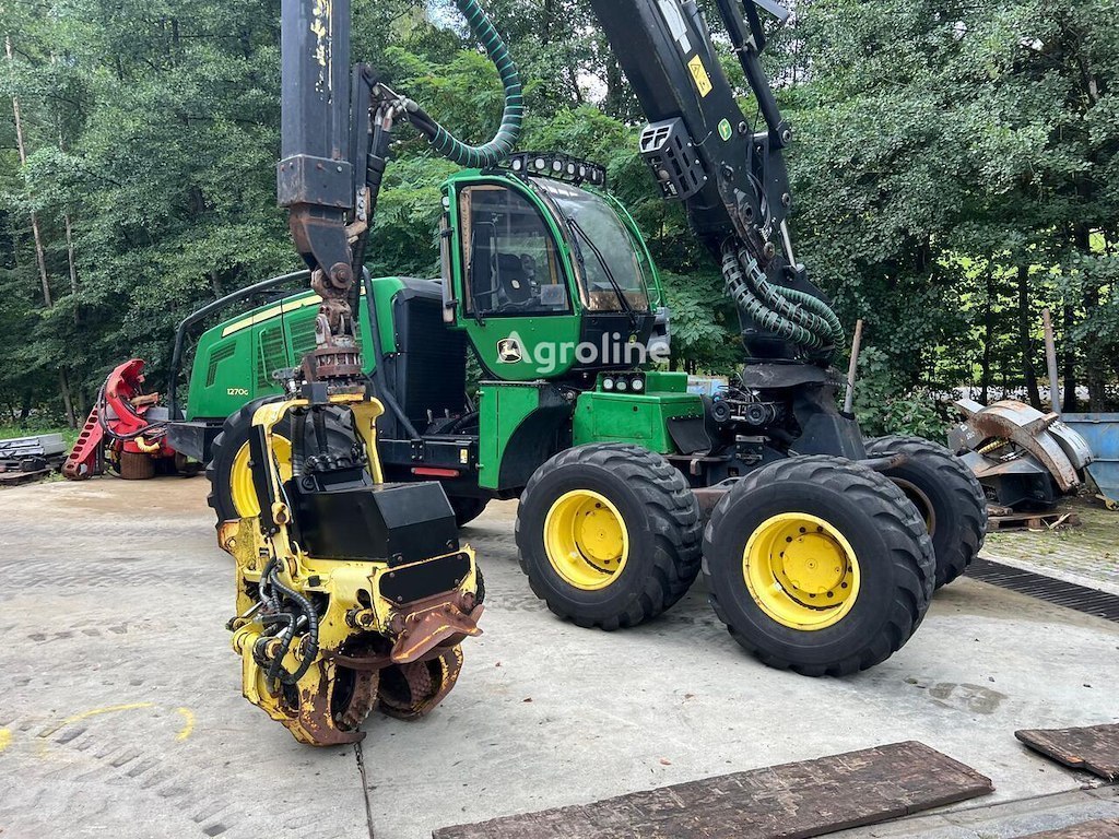 John Deere 1270G harvester