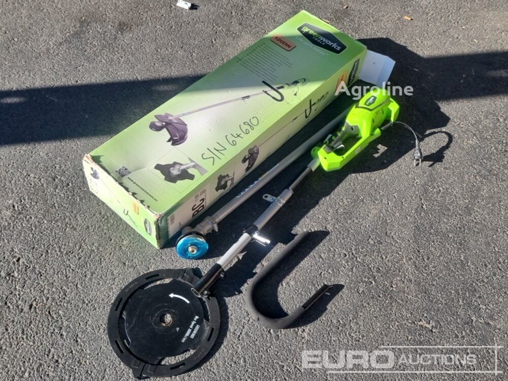 Prodaje se GreenWorks 1200W trimer za travu na aukciji