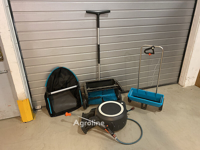 Prodaje se Parti med trädgårdstillbehör, Gardena säljes via auktion kolut za crevo na aukciji