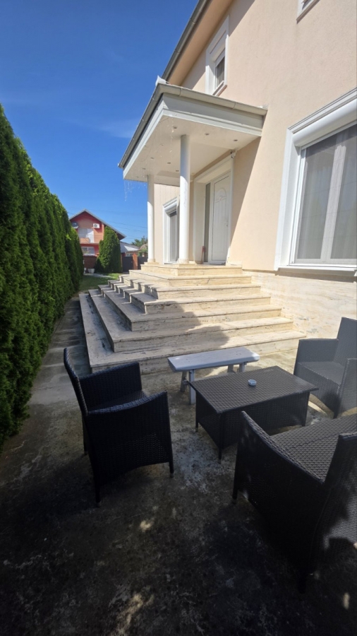 Beocin, naselje DunavProdaja funkcionalne, luksuzne kuce na obali Dunava. Kuca je uknjizena 1/1 i mo