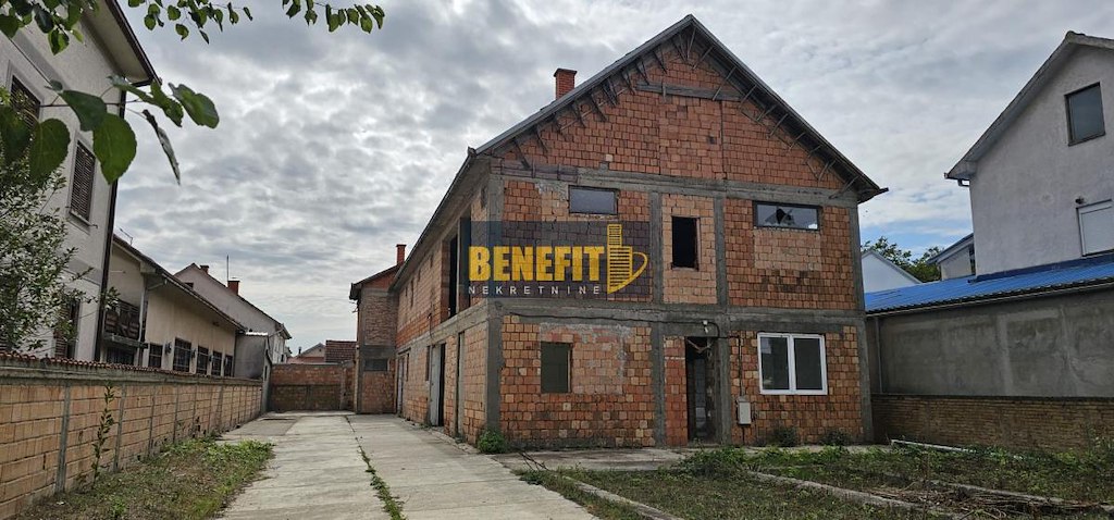 Stara Pazova, Stari Banovci, kuća - radionica, 660m2
