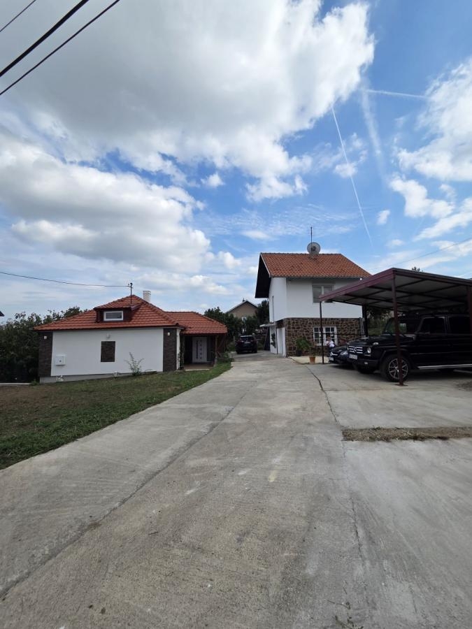 Dve kuće u Čereviću