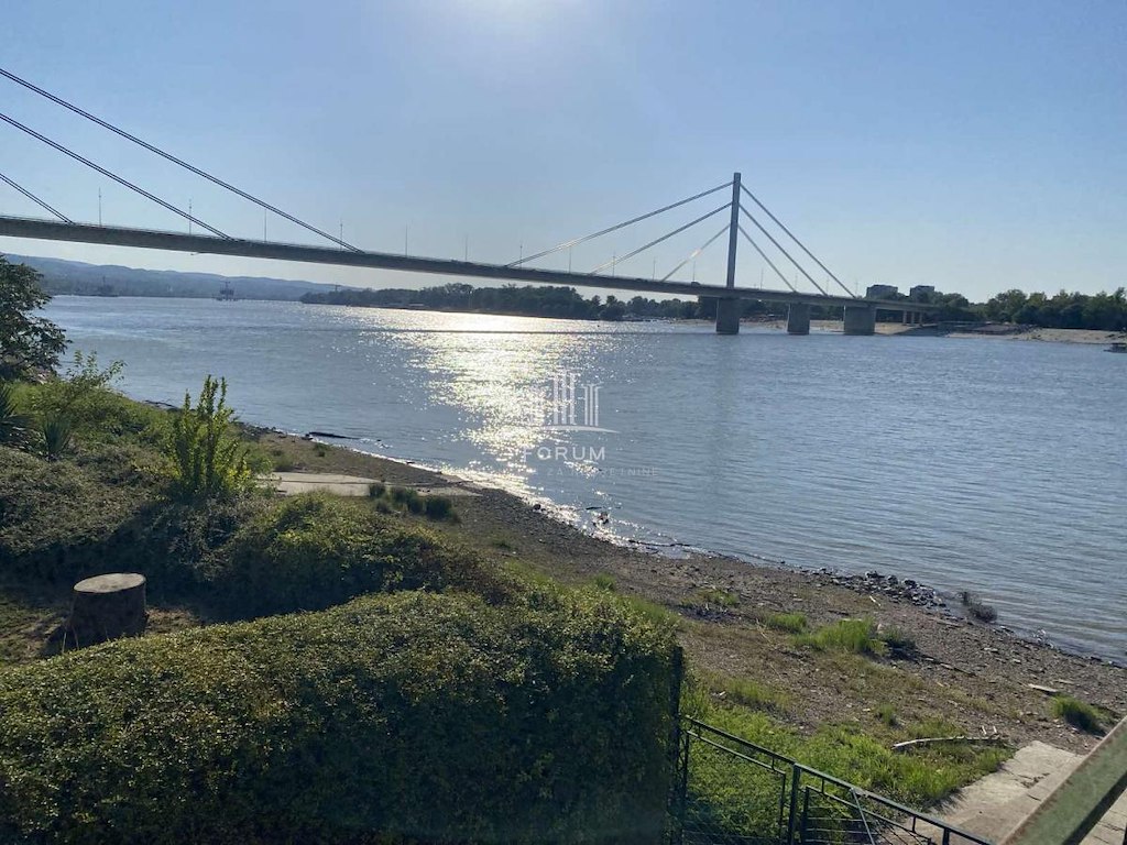 Retko u ponudi, kuća u na Dunavu, Petrovaradin, Novi Sad