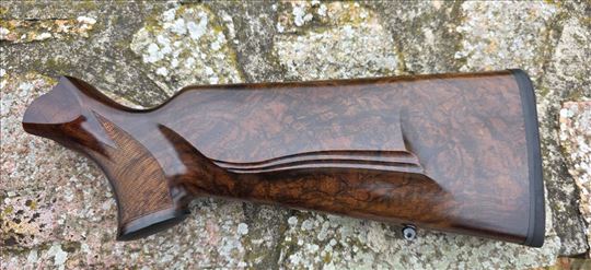 Kundak Blaser r8