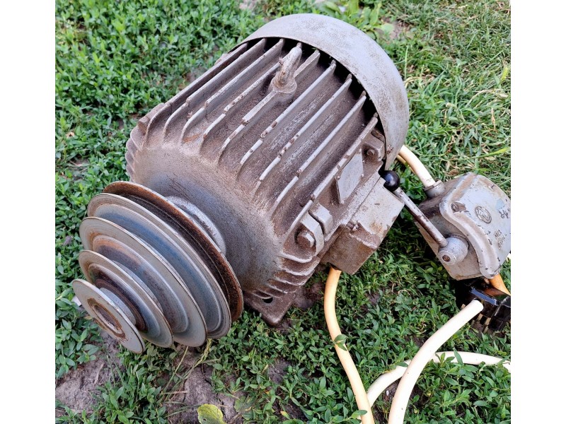 Velik trofazni elektromotor ZET