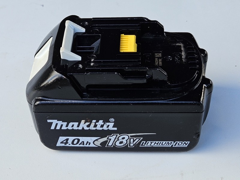 Makita aku baterija 18v Li-Ion 4Ah ISPRAVNA