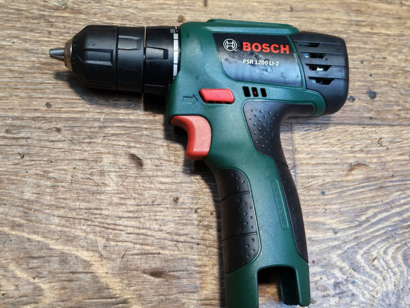 Bosch aku šrafilica 12 v