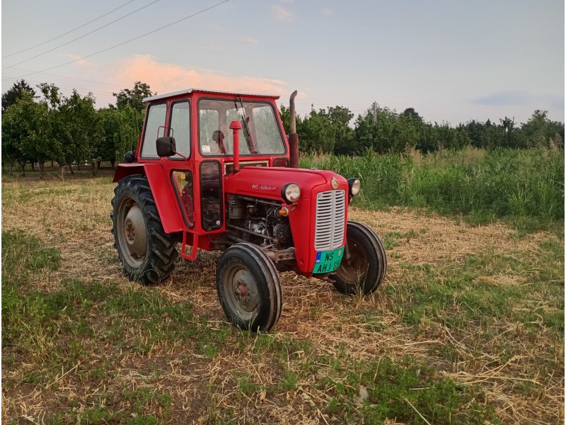 Traktor IMT 539