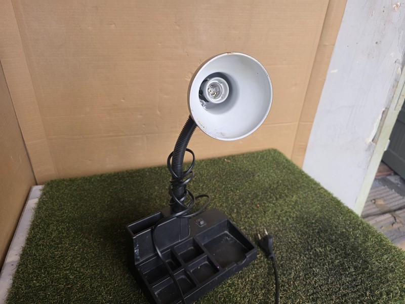 Prelepa stolna lampa iz nemacke