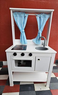 Ikea kuhinja + posudje