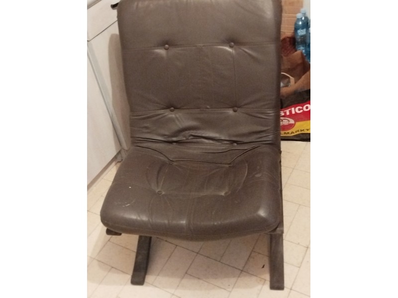 Fotelja od eko kože