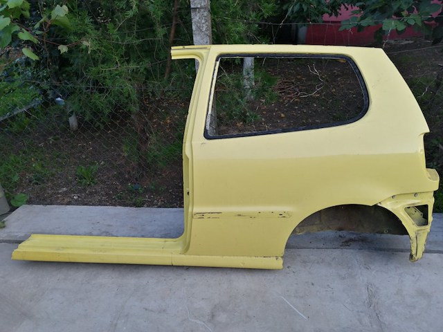 Leva polustranica za Volkswagen Polo MK3 6N2 3v