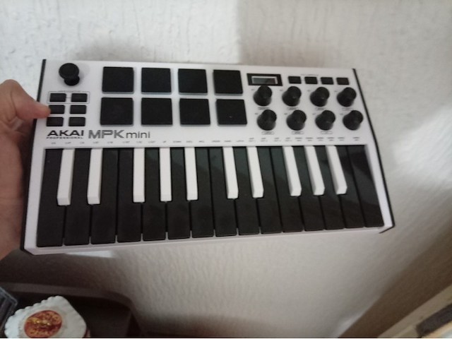 MPK mini AKAI + AKAI PRO LPK 25