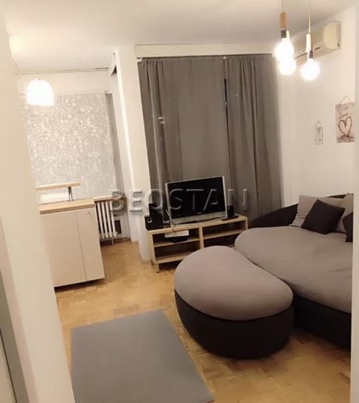 Novi Beograd - Blok 23 #64512 600 €