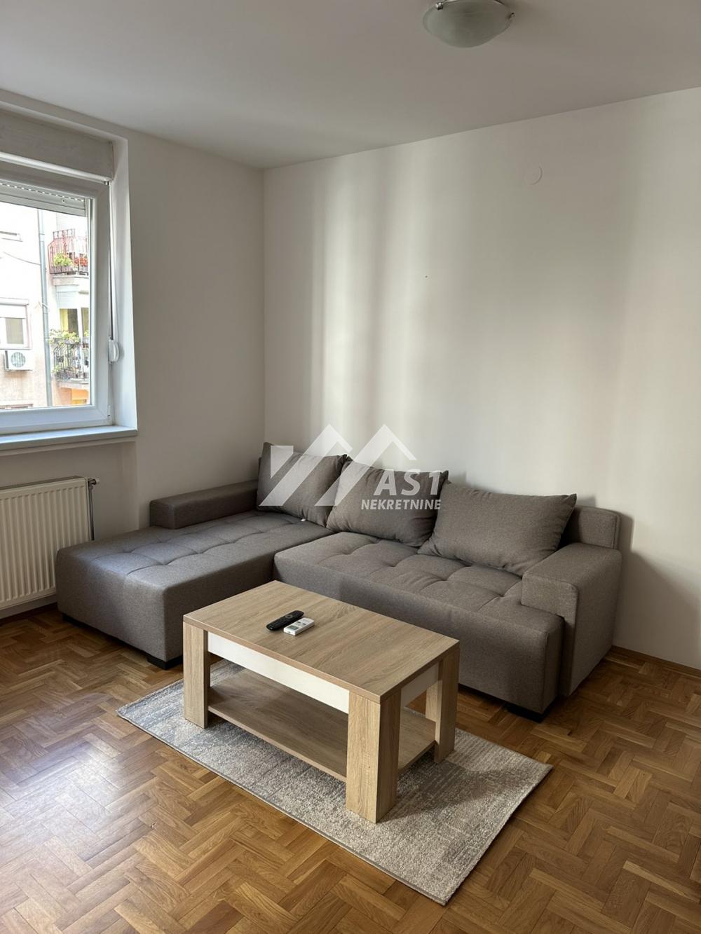 Izdaje se lepa garsonjera u neposrednoj blizini Limanske pijace ID#3812 350 €