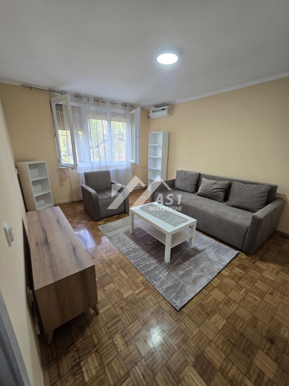 IZDAJE SE JEDNOSOBAN STAN NA DETELINARI-PET FRIENDLY ID#3797
300 €