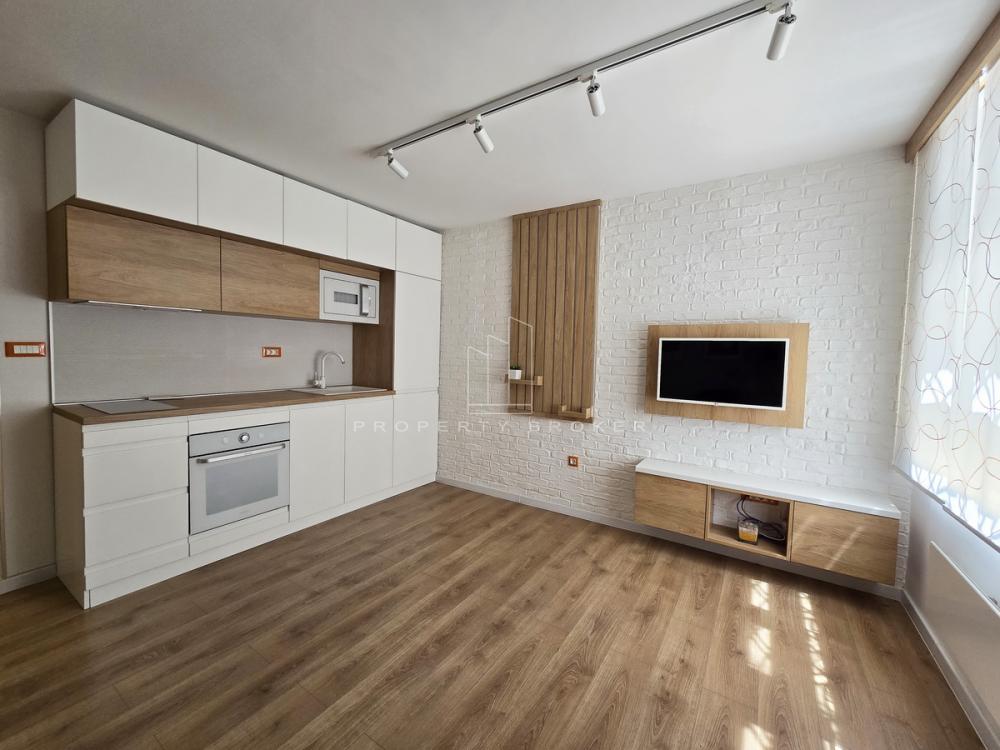 Strogi centar, ekstra lux, odmah useljiv ID#3373 1.200 €