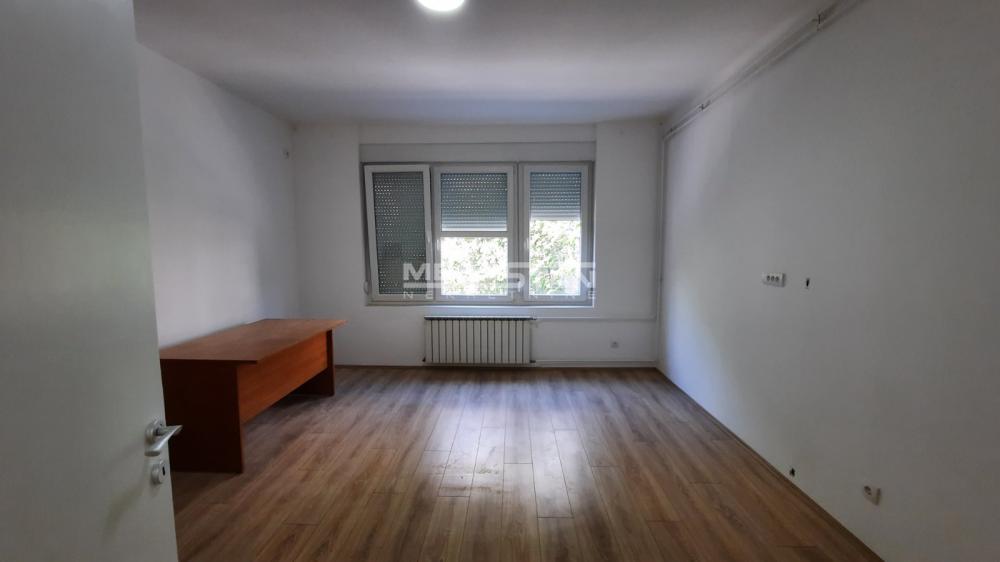 Savski Trg, odličan kao poslovni prostor ili za stanovanje 500 €