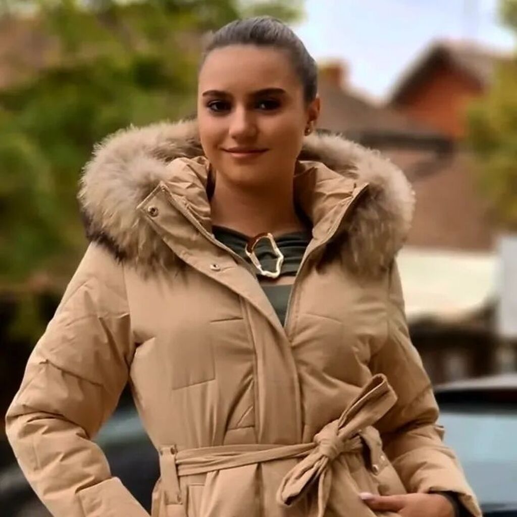 Duga ženska zimska jakna sa kapuljačom i krznom - Topla, prošivena