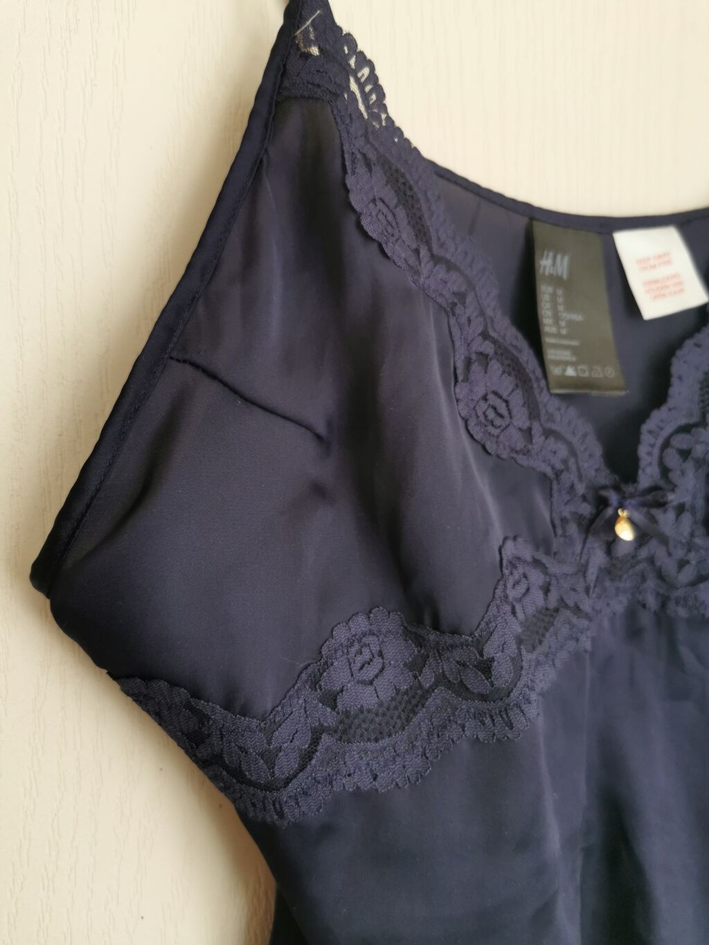 H&M ženska satenska potkošulja/top na bretele - Boja: tamno plava