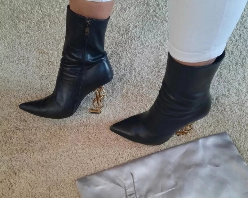 YSL Saint Laurent cizme sa zlatnom stiklom Imaju tragove nosenja na