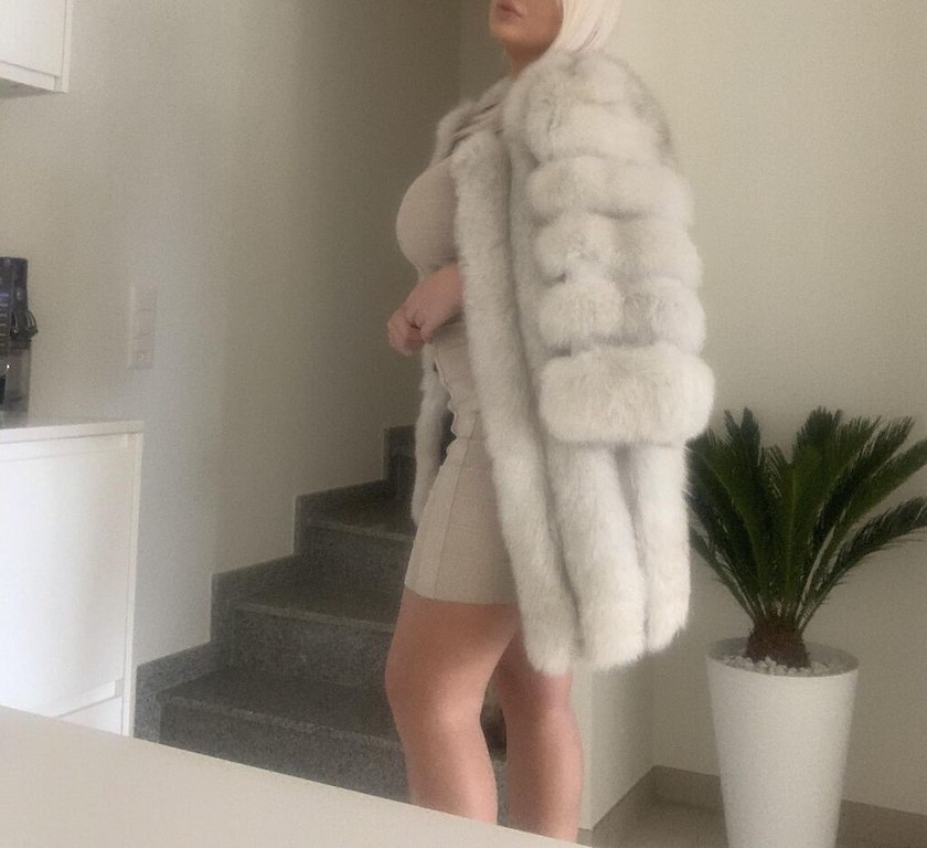 Ženska bunda od krzna – siva/bela nijansa, brend Snow Fashion (etiketa