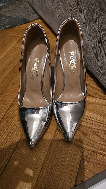 Salonke, Perla, 36